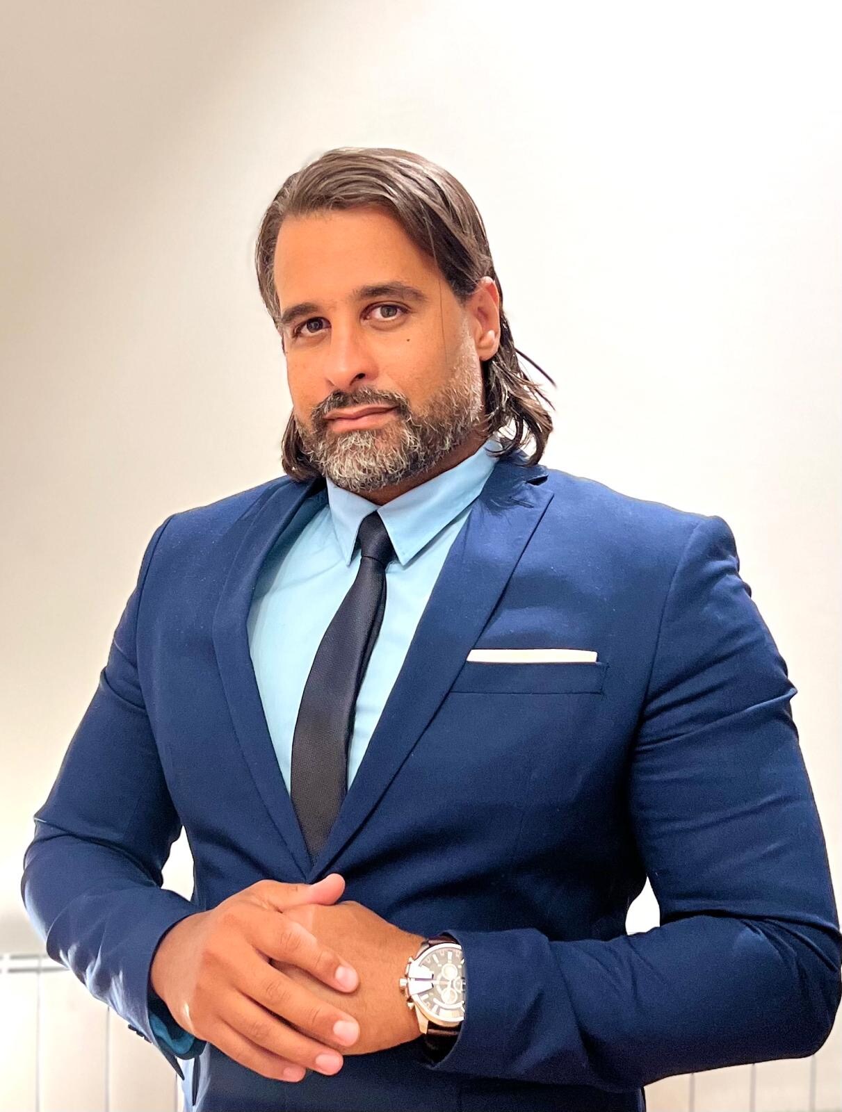 Elias Erragragui > Faculty aui